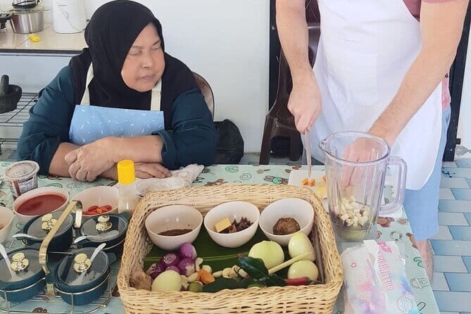 Taste Of Borneo Cooking Class - Detailed Breakdown of the Experience