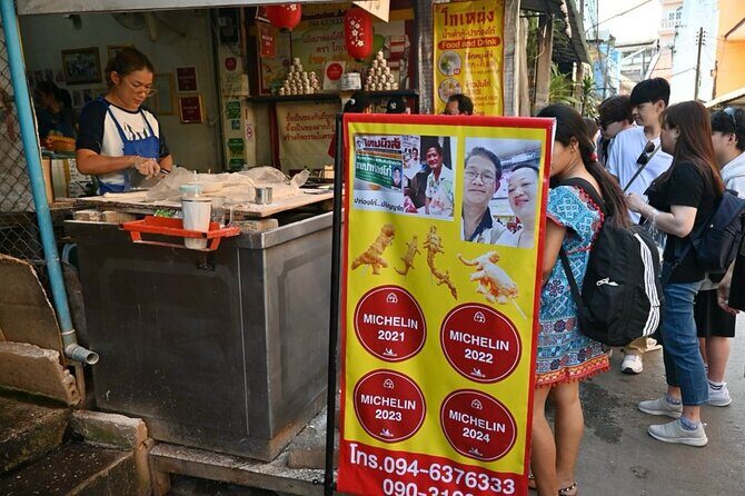 Taste of Chiang Mai: Michelin Guide Street Food Small Group Tour - What You Can Expect at Each Stop