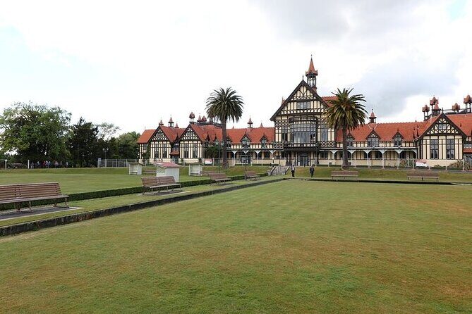 Taup to Auckland via Rotorua and Hobbiton - Starting the Day: Pickup and Early Morning Departure