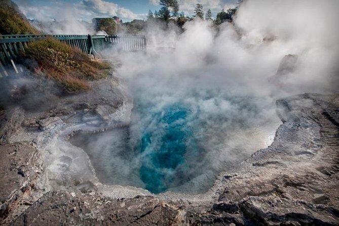 Tauranga-Hobbiton-Rotorua : Movie Set & Geysers: Private Tour - FAQ