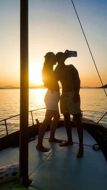 Tavolara: Sunset Aperitif Tour with Drinks and local snacks - Discover the Tavolara Sunset Aperitif Tour: A Sardinian Coastal Escape