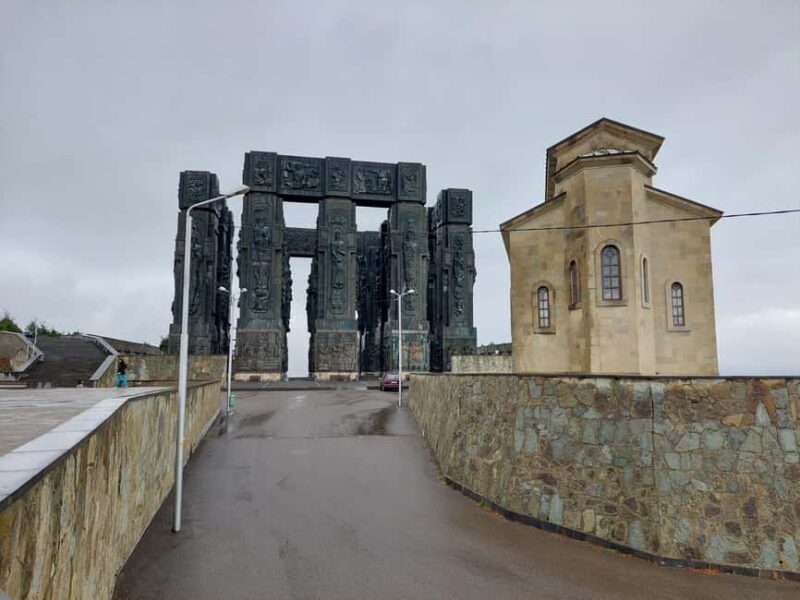 Tbilisi: 3-Day Old Town, Kakheti, and Dashbashi Tour - Exploring Old Tbilisi: A Walk Through History and Color