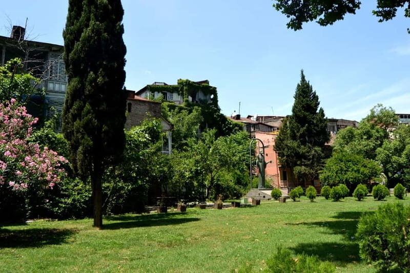 Tbilisi: Mystical Sololaki District and Vera Cemetery Tour - A Detailed Exploration of the Tour