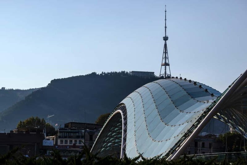Tbilisi: Old Town Sights & Funicular Ride to Mtatsminda Park - Exploring Tbilisis Old Town