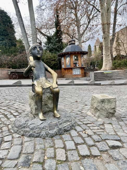 Tbilisi old town (Sololaki) 4 hours private walking tour - Hidden Streets and Local Color