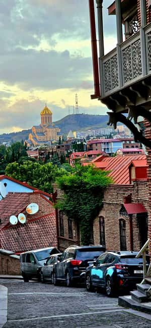 Tbilisi: Private Old Town & Sololaki Walking Tour with Lunch - Practical Tips for Travelers