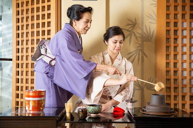Tea ceremony experience with simple kimono in Okinawa - An In-Depth Look at the Experience