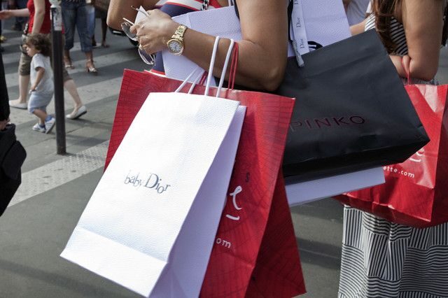 Teen Shopping Tour of Paris, 2.30 hour Walking Tour - Authentic Insights from Reviewer Feedback