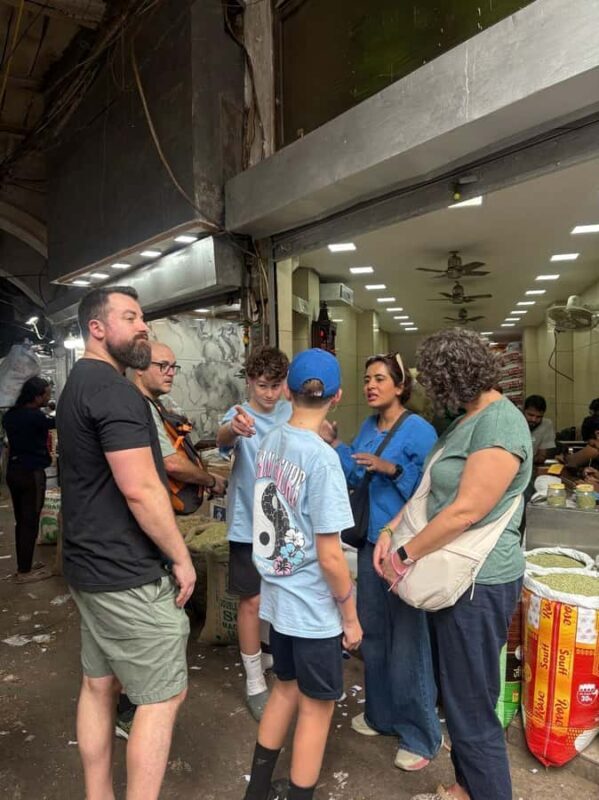 Temples, Bazaars & FoodTasting in OldDelhi with female Guide - Who Will Love This Tour?