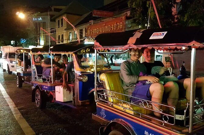 Temples Markets and Food Tour in Bangkok by Night with Tuk-Tuk - Key Points