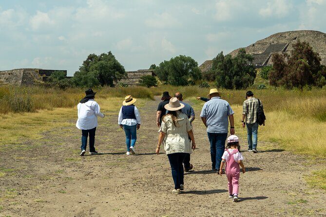 Teotihuacan at Dawn Quartz and Pulque and Local Culture - A Deep Dive into the Experience