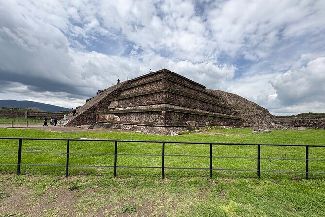 Teotihuacan Pyramids VIP Tour without Commercial Stops - Frequently Asked Questions