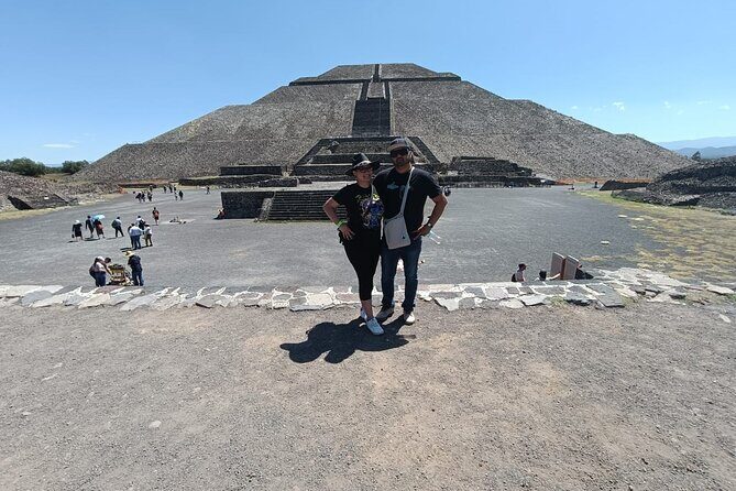 Teotihuacan with guide + Breakfast in LA CUEVA + Transportation from CDMX - What Makes This Tour Special?