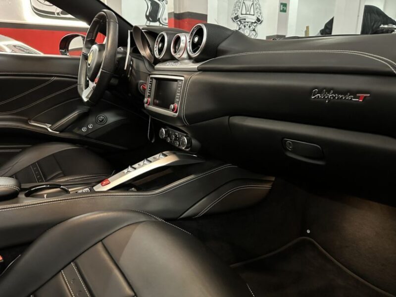 Test drive a Ferrari with an instructor in central Rome - The Perfect Audience for This Tour
