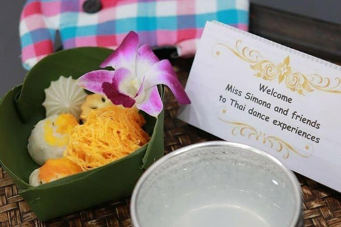 Thai Dance Class at Wat Arun - The Rich Heritage of Thai Dance in a Comfortable Setting