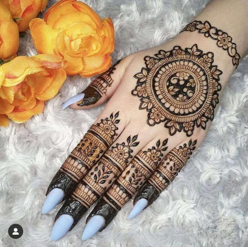 Thamel, Kathmandu, Nepal: Henna Art with Medicinal Herbs - An Authentic Touch in Thamel