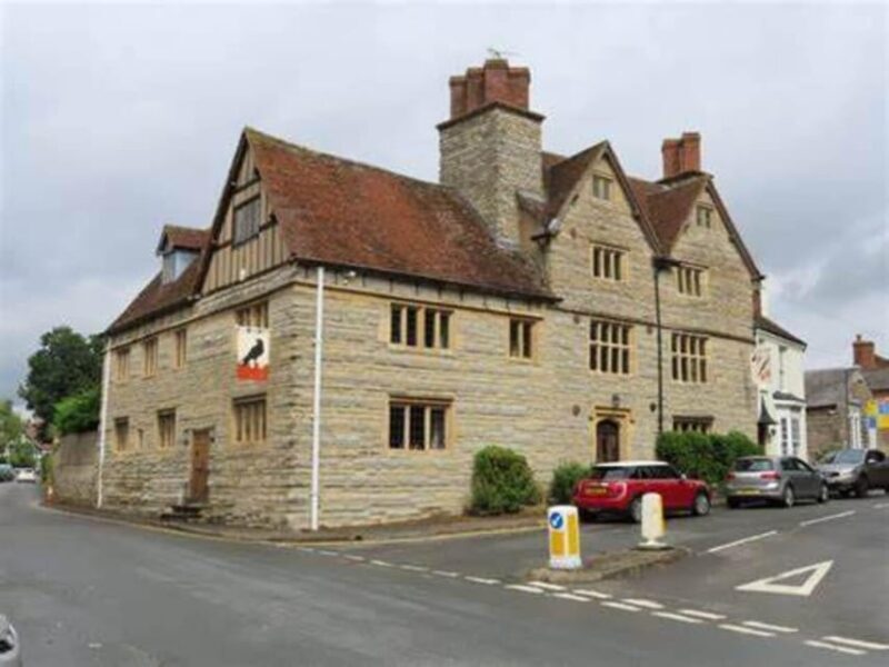 The Alternative Shakespeare Tour + 3 Course Carvery - Key Points