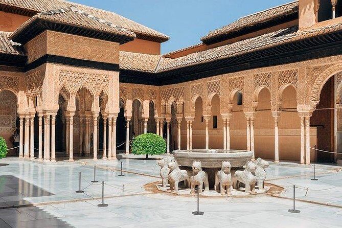 The Best of Alhambra & Granada: Private Tour with Nasrid Palaces - The Itinerary Breakdown: What to Expect