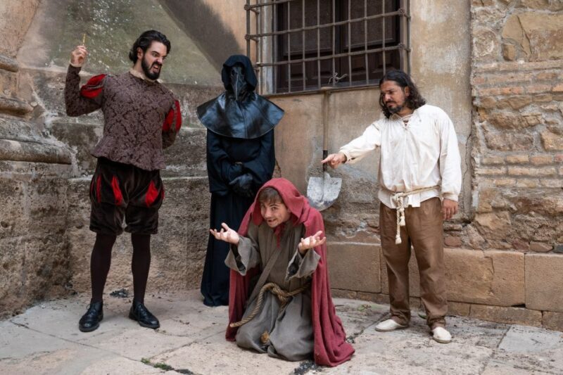 The black plague, theatrical visit - Key Points