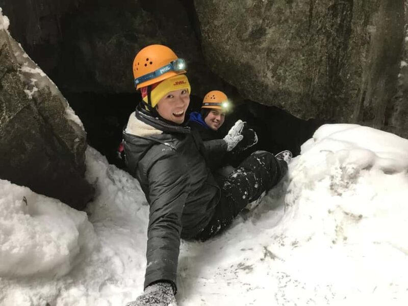 The Blue Mountains: Winter Caving and Snowshoe Tour - Discovering the Blue Mountains in Winter