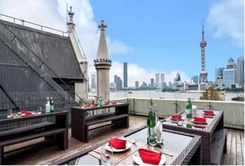 The Bund: Walk in Tour with Afternoon Tea and Cocktail - Detailed Breakdown of the Itinerary