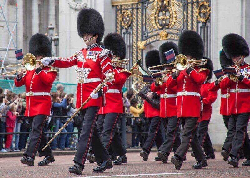 The Changing of the Guard Experience with Thames Boat ride - Key Points