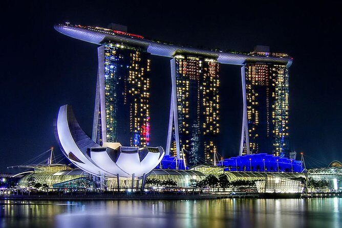 The Civic District with Singapore Boy Hossan Leong: A Self-Guided Audio Tour - Key Points