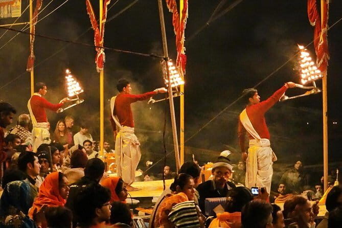 The Famous Aarti Ceremony - An Evening at the Ganges River - An In-Depth Look at the Experience