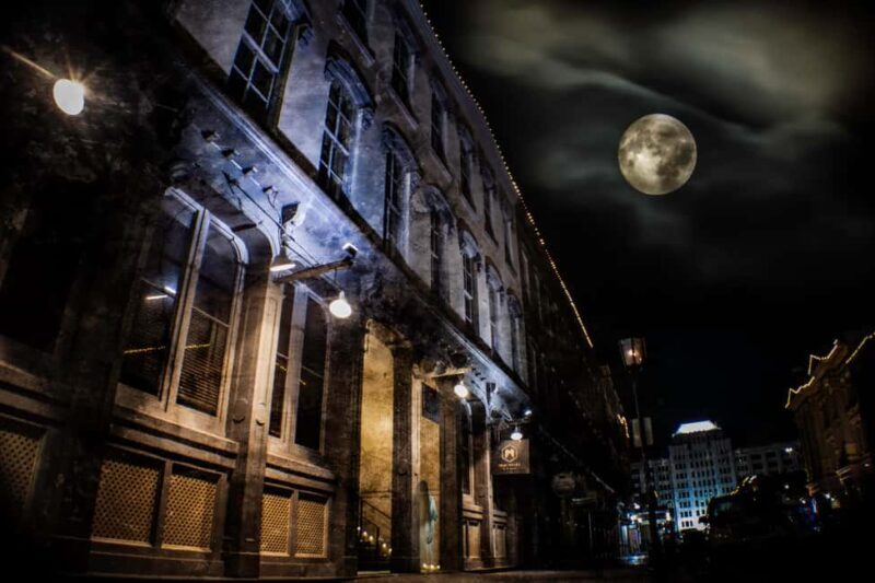 The Grimoire Ghouls and Graves: Galveston Ghost Tour - The Atmosphere and Experience