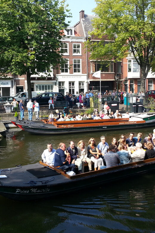 The Hague: City Canal Cruise - Authentic Traveller Experiences