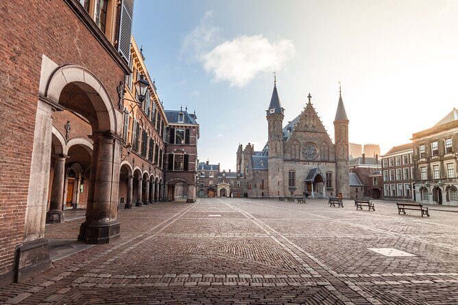 The Hague: City Walk Audio Guide in 7 Languages on your Phone - FAQ