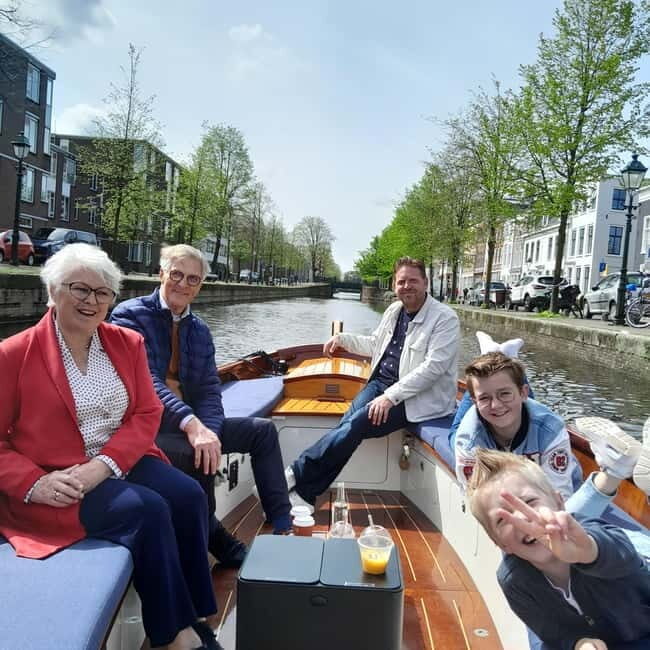 The Hague: individual tickets for an electric boattour! - Practical Details and Value