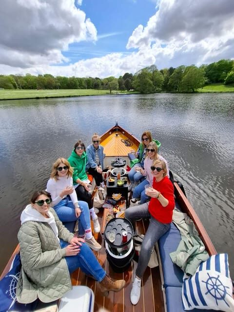 The Hague: Private Boattour up to 10 persons - Analyzing the Value