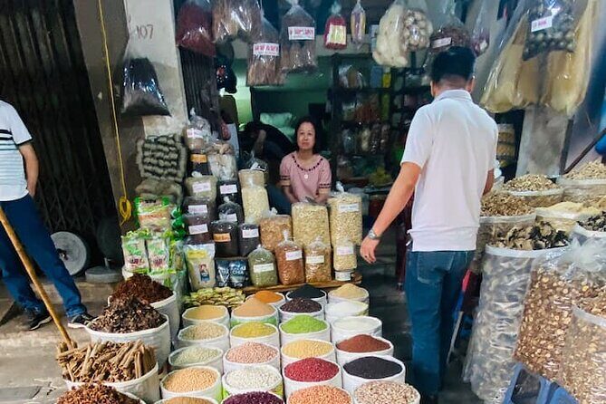 The Hidden Hanoi Old Quarter Experience - Crossing Long Bien Bridge: How Traffic Works