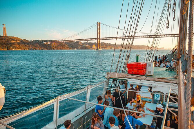 The Lisbon Boat Party / Amazing sunset sailing tour - Who Would Love This Tour?
