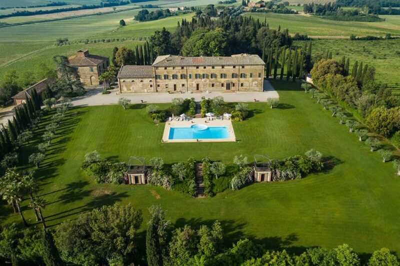 The Memories of the Count - AGED AND SUPERTUSCAN WINE TASTING - Who Should Consider This Experience?