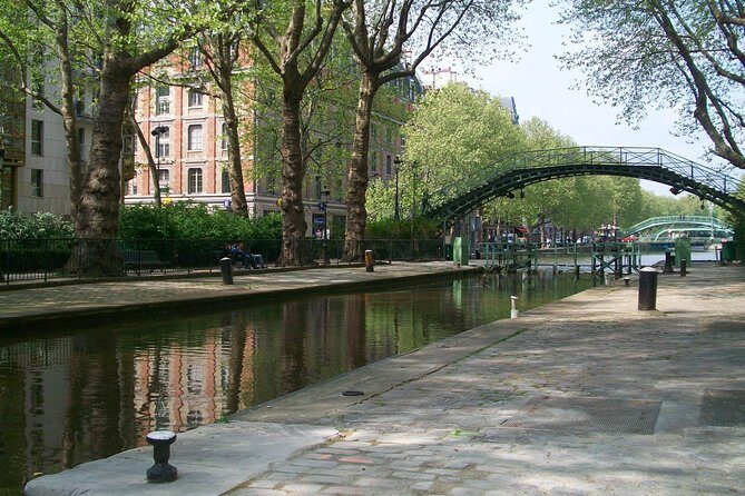 "The Old Paris" on the Canal Saint Martin : Port de l'Arsenal - Introduction: A Different View of Paris
