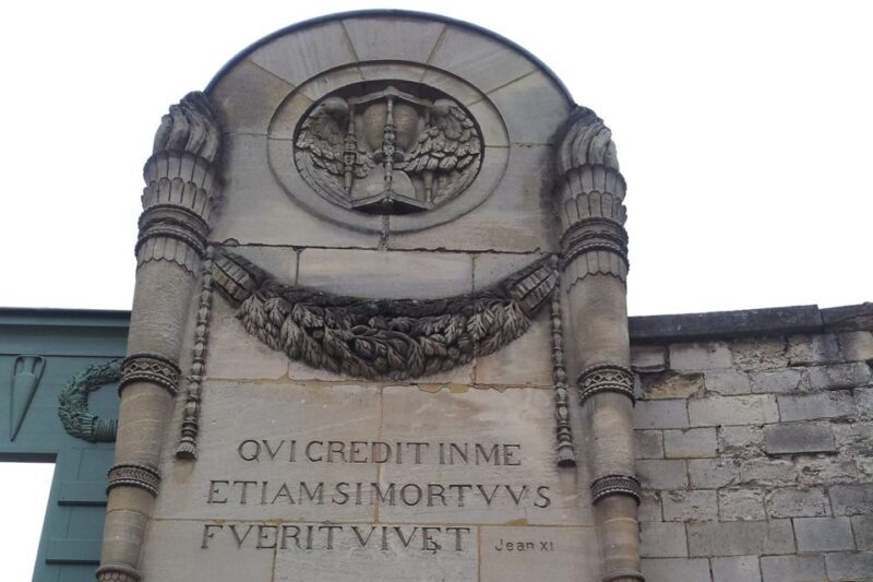 The Père Lachaise Cemetery: Guided 2-Hour Small-Group Tour - Accessibility and Practicalities
