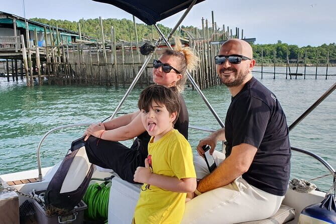 The Real Singapore Heartland Walking Food Tour - Relaxing in Ang Mo Kio Town Garden West