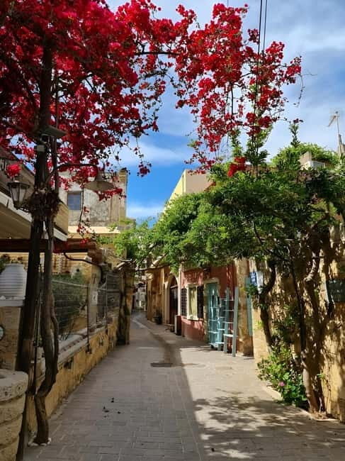 The selective food tour Feel like local from Heraklion - What Sets This Tour Apart?