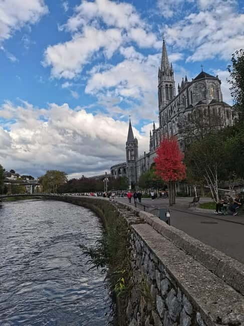 The Story of Lourdes Walking Tour in English - Discovering Lourdes: What You Can Expect
