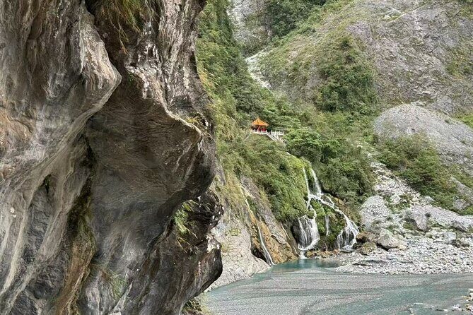 The tranquility of Hualien:From Open Waters to Sacred Valleys - An In-Depth Look at the Hualien Experience