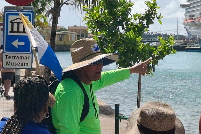 The True Dushi Lokal Experience is just two feet away. - Practicalities and Considerations