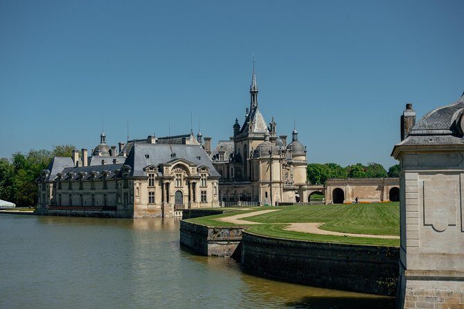 The Ultimate Chantilly Castle Private Day Trip - Transportation and Logistics