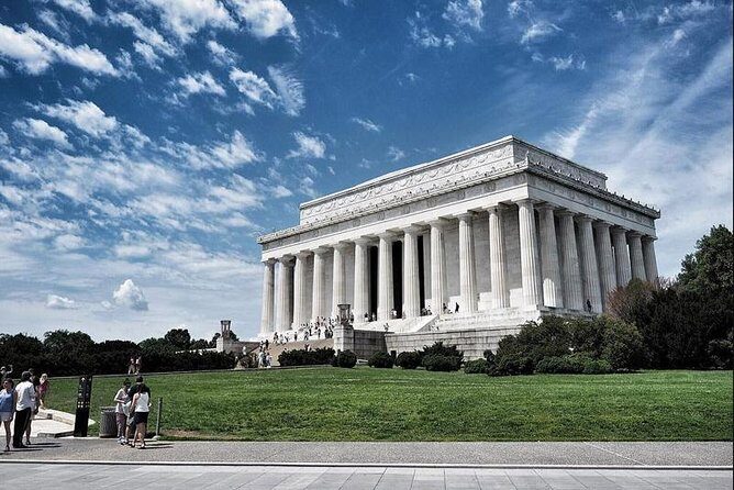 The Washington DC Sightseeing Day Pass: Save Big at 15+ Monumental Attractions - Who Should Consider This Pass?