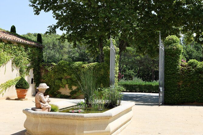 The wines of the Luberon, the Château de Lourmarin & Bastide du Laval olive oil - Key Points