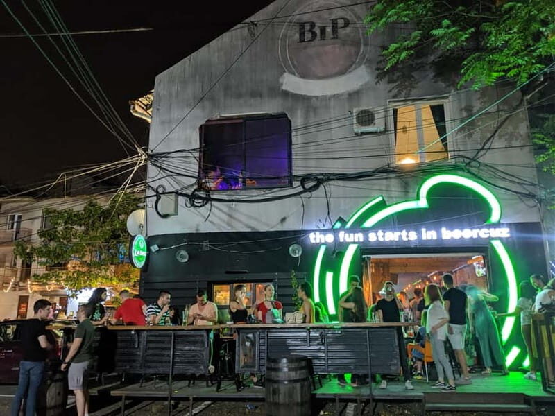 The World of Pubs and Taverns: A Golden Mile - Key Points
