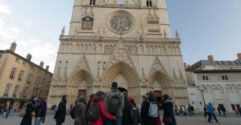 Theatrical visit of the Vieux-Lyon in French - Key Points