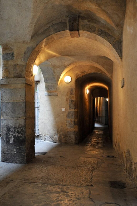 Theatrical visit of the Vieux-Lyon in French - A Walk Through Lyon’s Past: What to Expect