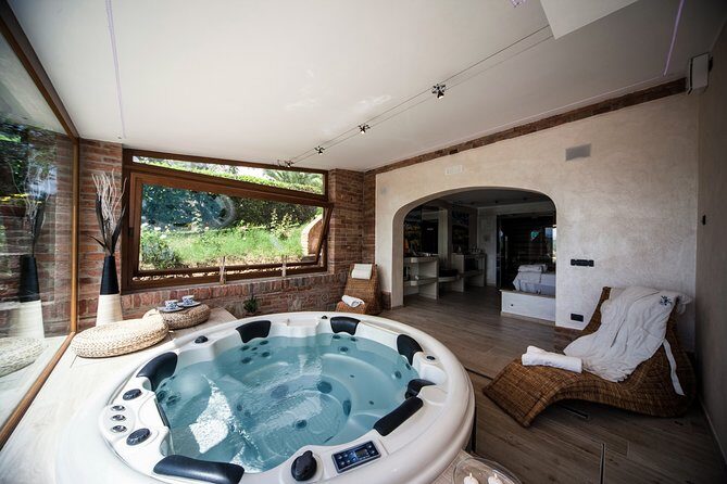Think of a romantic meal in the Olive Trees shade, accompanied by Tuscan wines! - Ideal For?